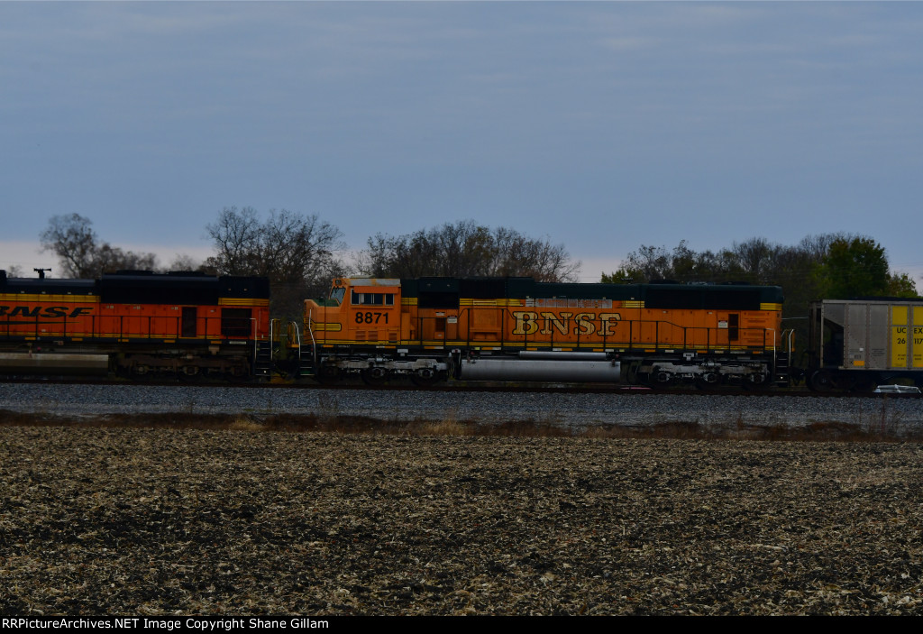 BNSF 8871 Roster shot.